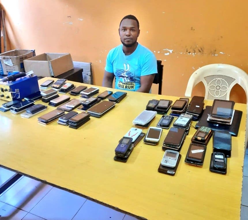DETECTIVES HAVE SEIZED HUNDREDS OF SUSPECTED STOLEN MOBILE PHONES ...